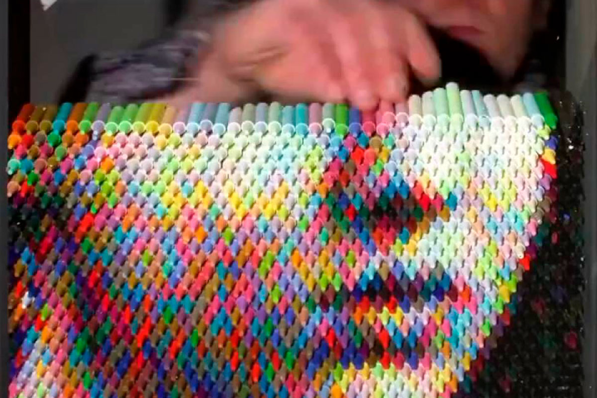 Christian Faur y su increíble trabajo apilando ceras de colores